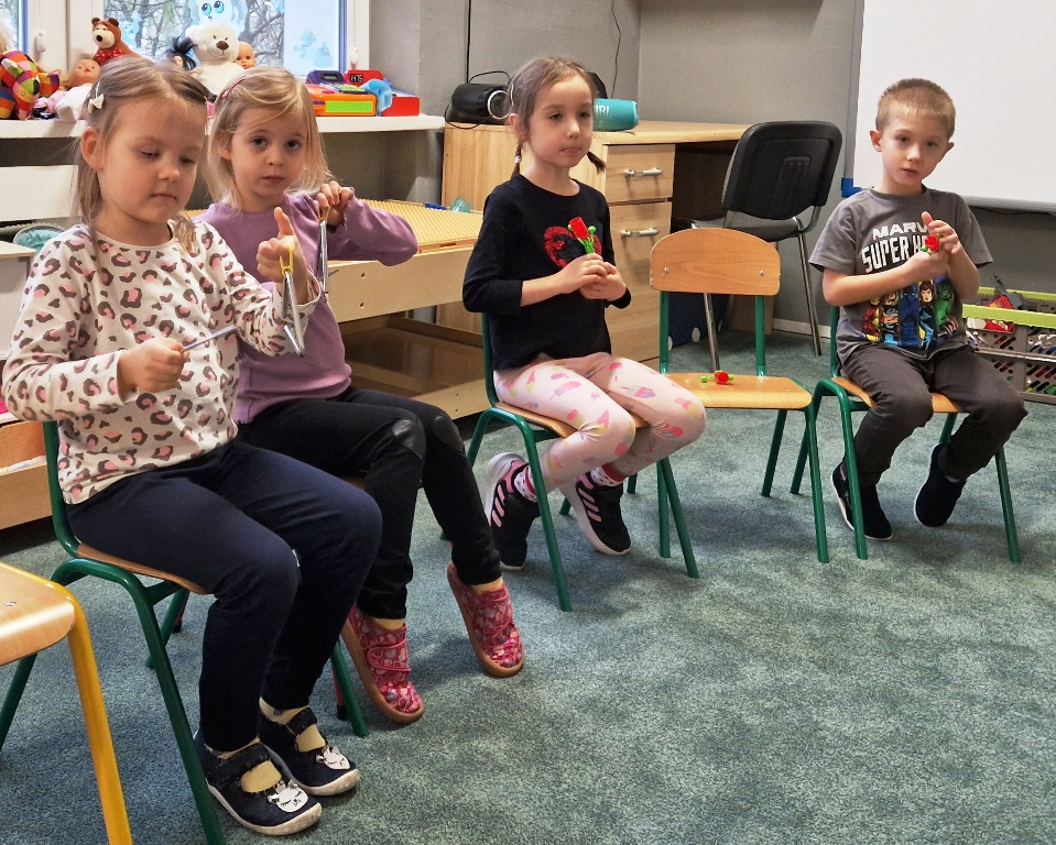 Aktywne słuchanie muzyki metodą Batti Strauss - Przedszkole Miejskie nr 112